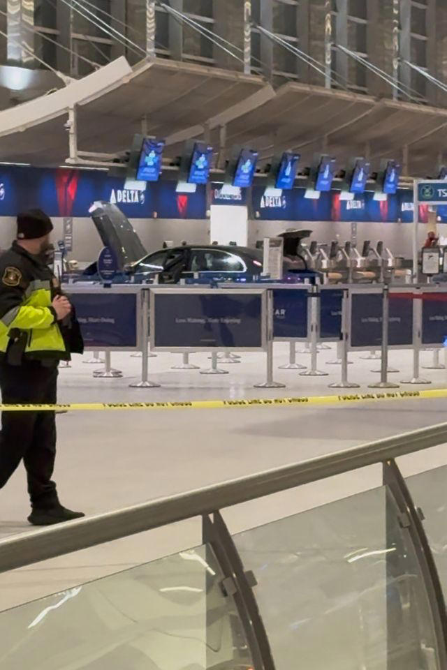 6 people injured after car crashes into Detroit airport terminal ...