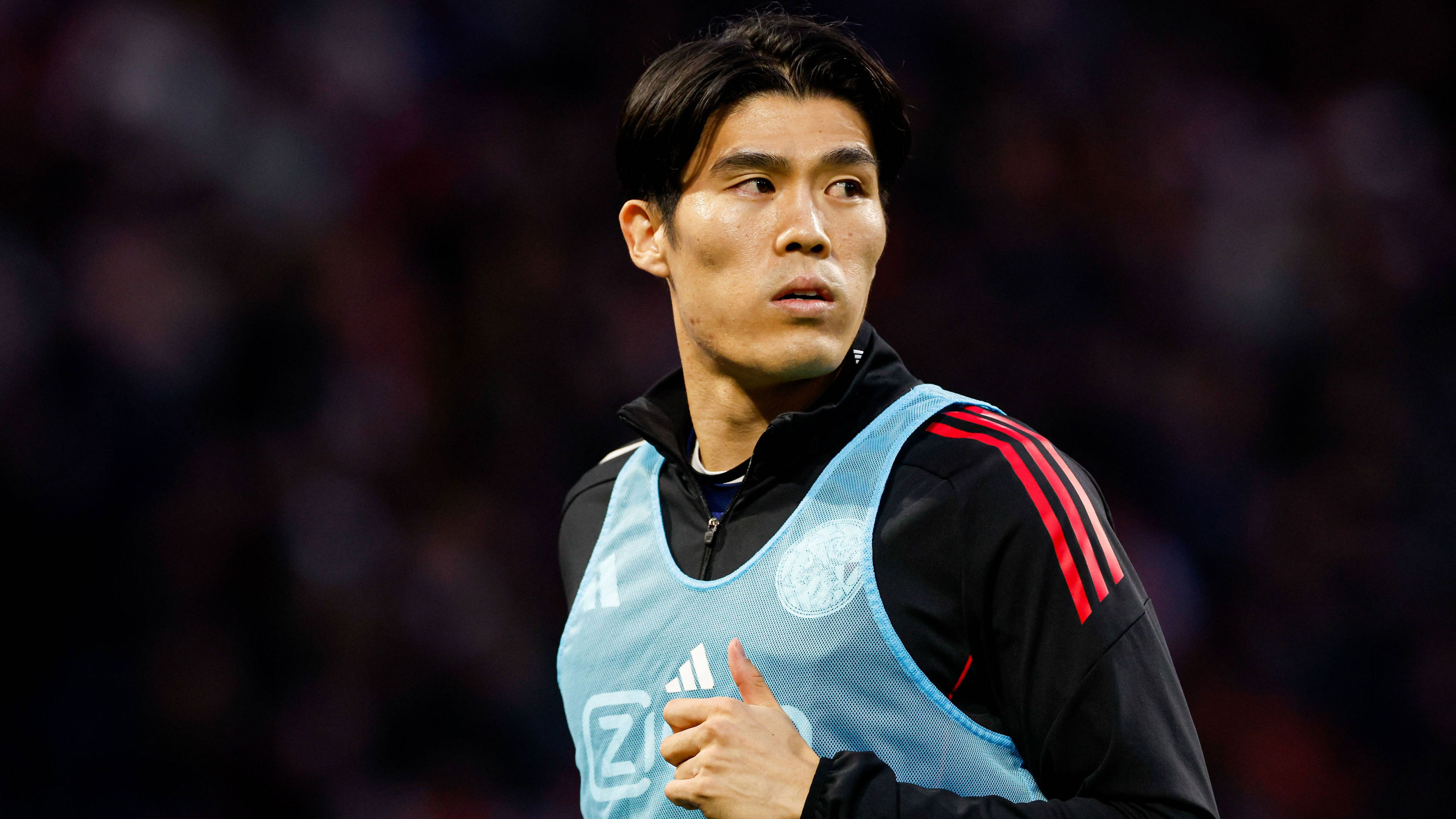 Hilariteit om Takehiro Tomiyasu direct na Ajax - Volendam: "Ik hoop ...