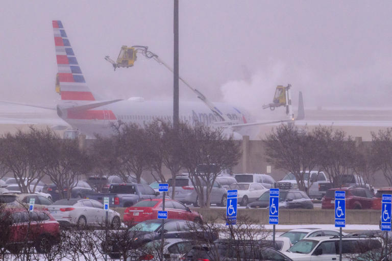 Worst winter storm hits 190 million in contiguous US