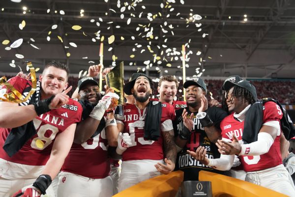 Hoosiers, fans brave winter storm to celebrate CFP title
