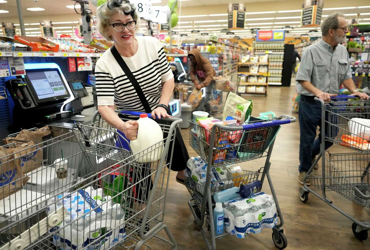 Is H-E-B open? Houston grocery stores are operating Sunday during ...