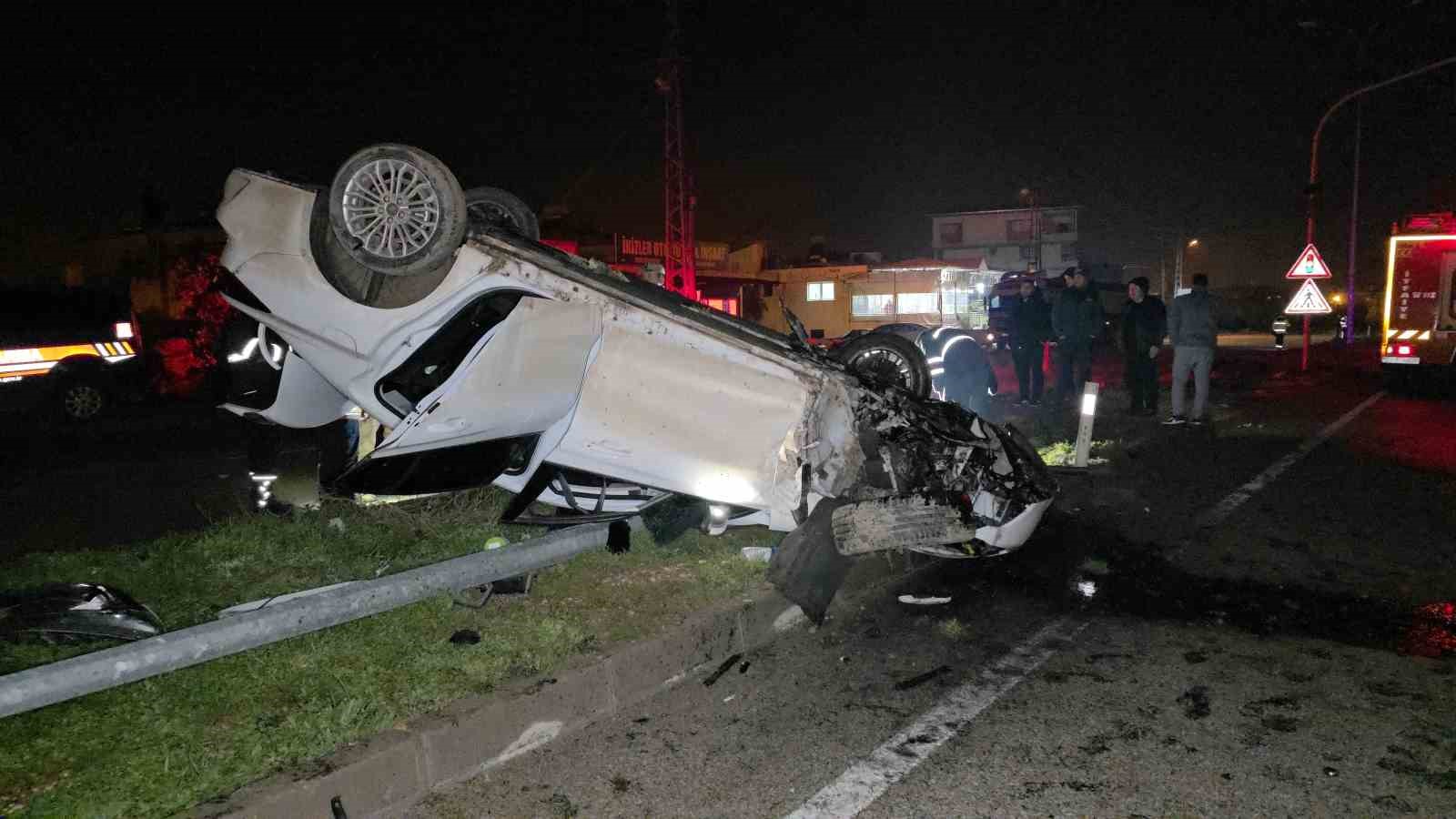 Aydınlatma direğine çarpan otomobil takla attı: 1 yaşındaki bebek öldü ...
