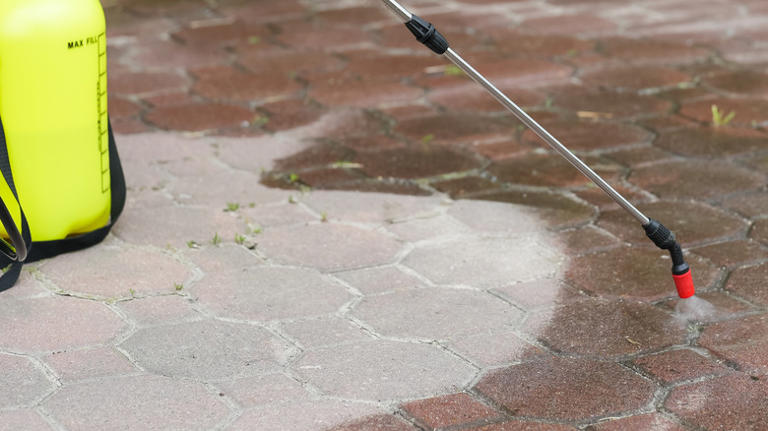 The pre-snow technique that makes removing driveway snow and ice easier ...