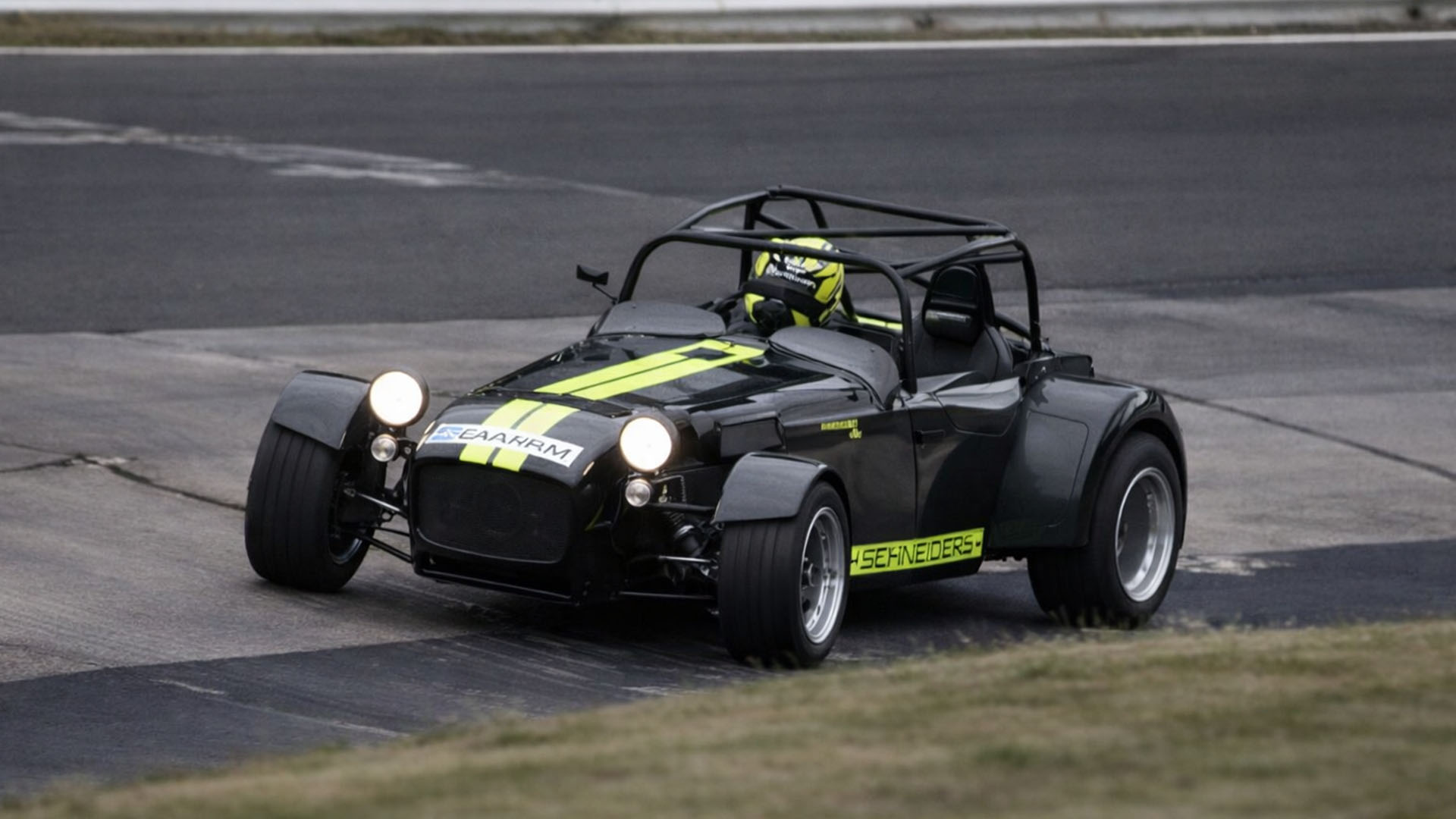 Public driving day shows skill at Nürburgring circuit