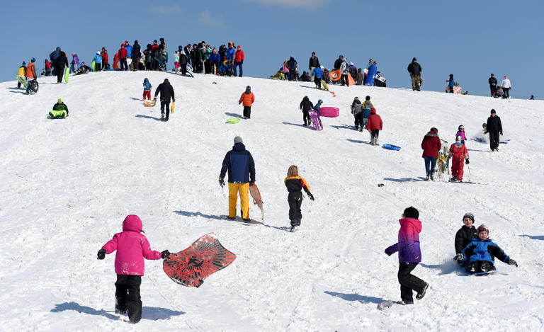 DC.-area school closings for Monday; federal offices closed