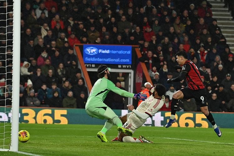Hasil Liga Inggris - Blunder kocak Van Dijk bikin Liverpool keok di ...