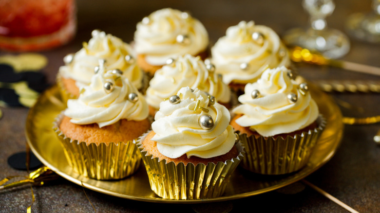 11 cupcake decorating trends you need to try ASAP