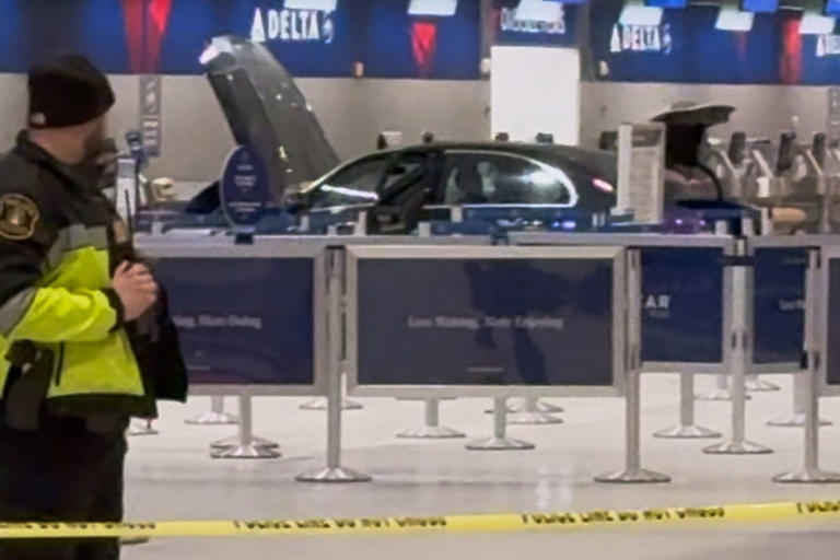 6 people injured after car crashes into Detroit airport terminal ...