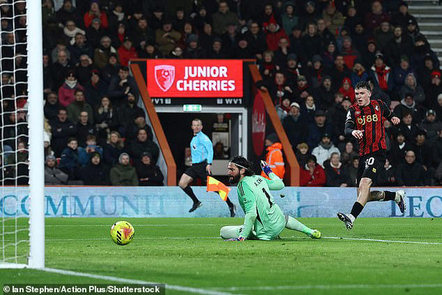 Liverpool's 'amateur' sub blunder: Jamie Redknapp hits out as error ...
