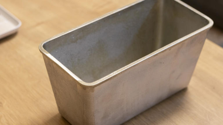 Don't throw away an old loaf pan, use it for helpful kitchen storage