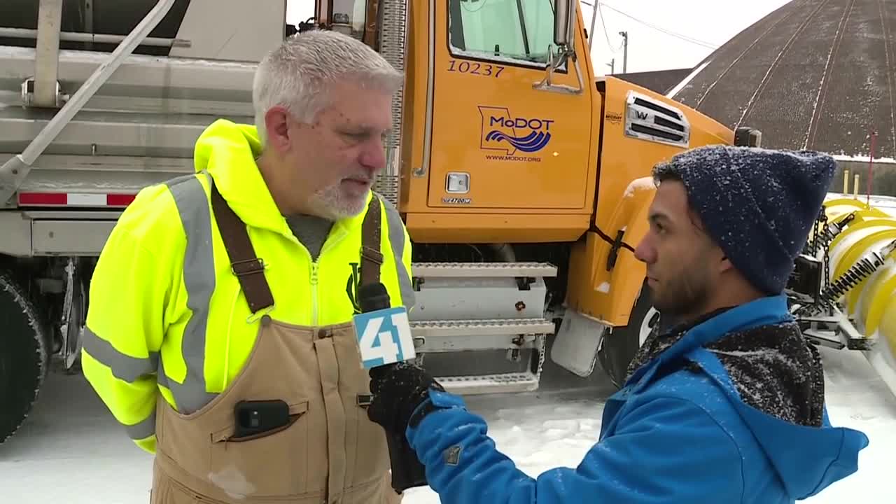 MoDOT worker gives tips for drivers as snow continues to fall