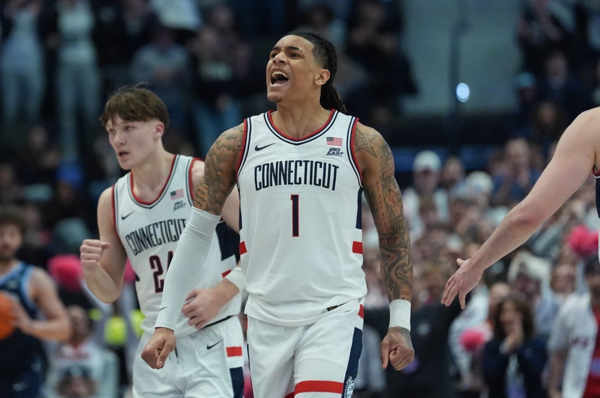No. 2 UConn beats Villanova to run winning streak to 15