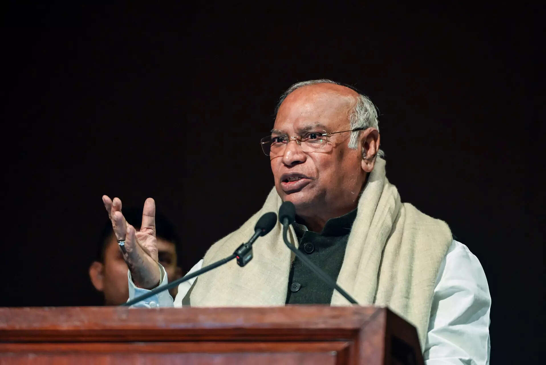 Mallikarjun Kharge accuses Centre of turning governors into 'puppets ...