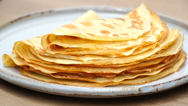 L’ingrédient à ajouter dans la pâte pour des crêpes plus légères (et ...