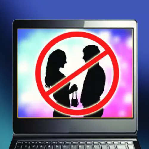 GUJ tourists lose Rs 1.2L in escort scam