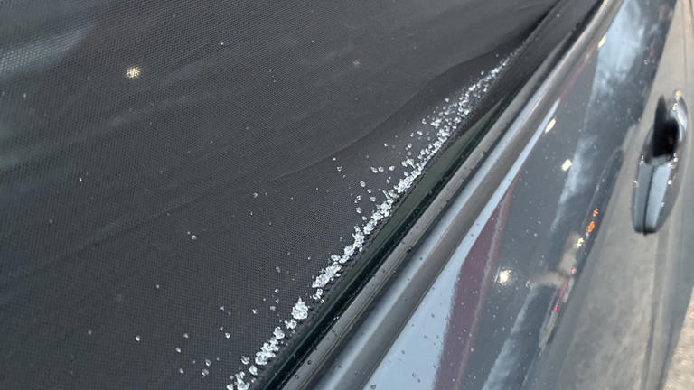 Live updates: Freezing rain, ice timing shifts; crews continue to treat ...