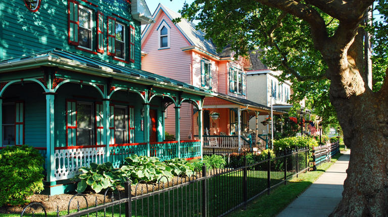 5 walkable Atlantic Coast towns that feel like pure seaside magic