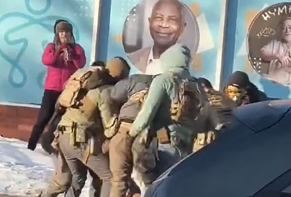 Border Patrol agents shoot man dead as city of Minneapolis sends ...