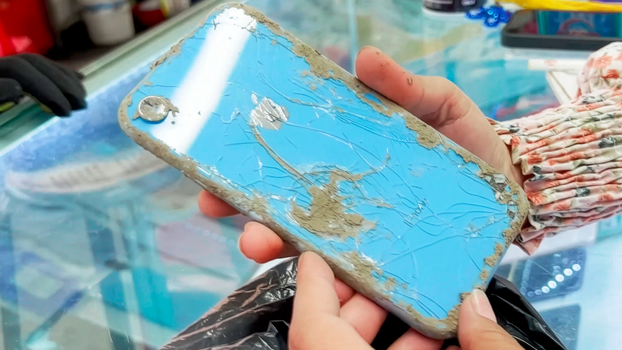 Restore iPhone XR buried in the ground into iPhone 13 series