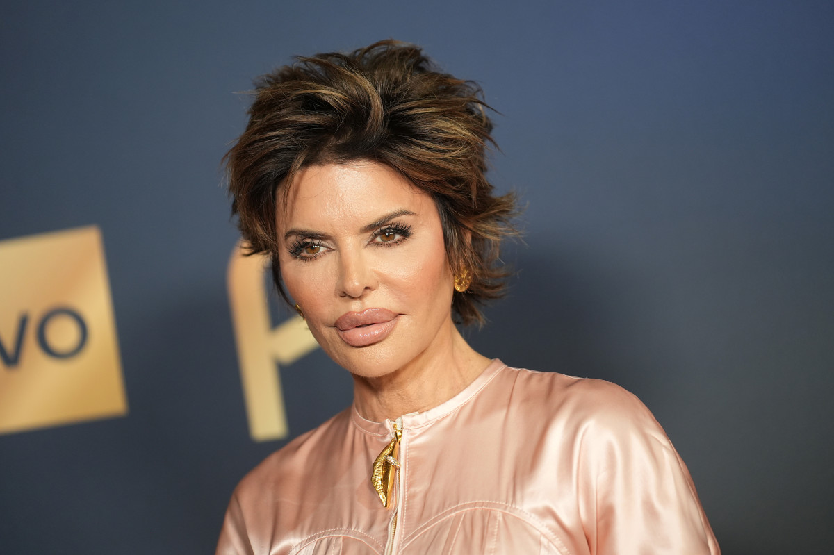 Lisa Rinna calls ‘Traitors’ co-star Colton Underwood a ‘stalker’