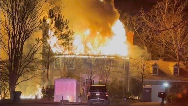 Early-morning fire destroys home in James City County
