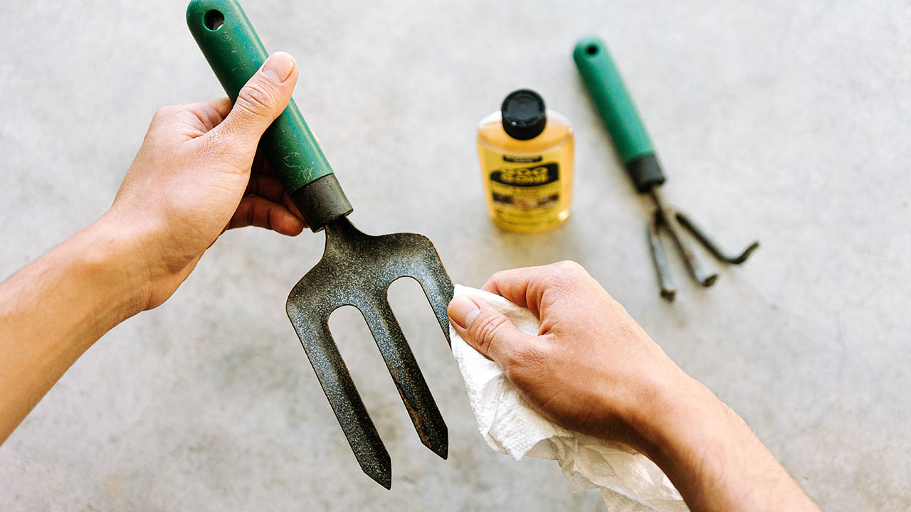 9 signs it might be time to clean your gardening tools