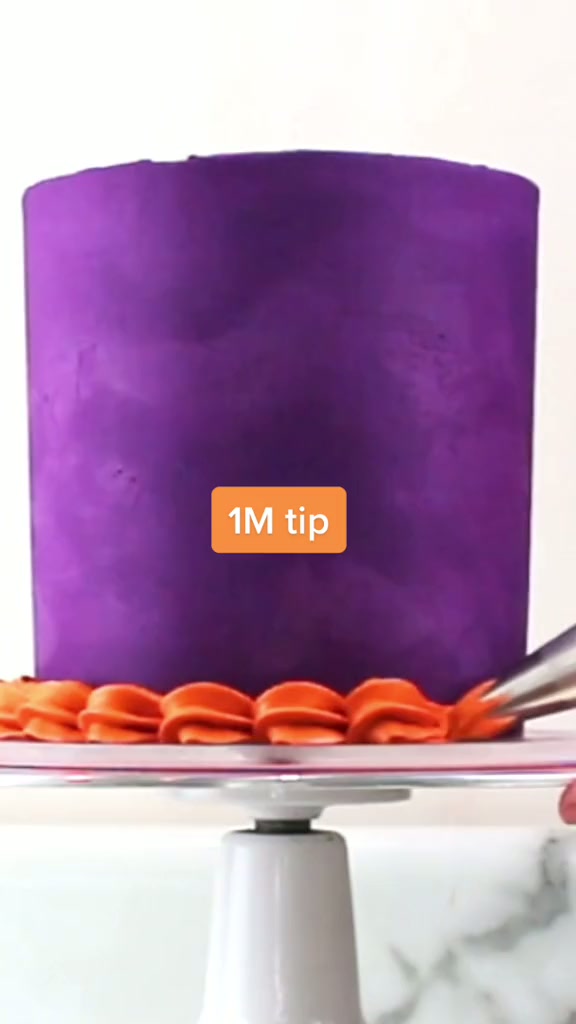 How I pipe this purple and orange Halloween buttercream cake