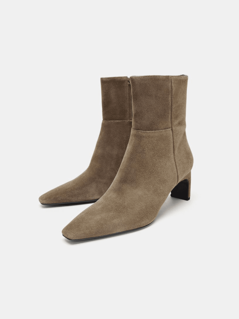 Rania de Jordania nos enseña cómo llevar botas de gamuza de la forma ...