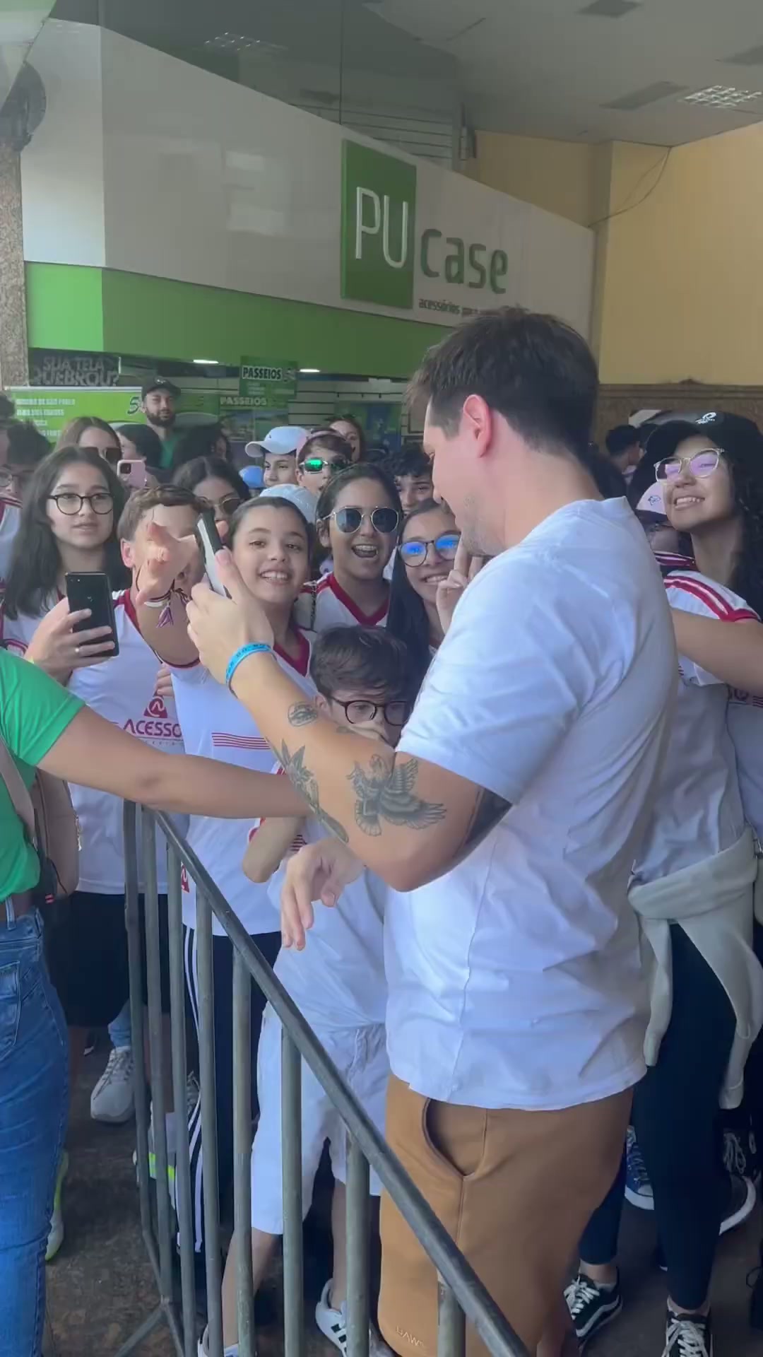 O que acontece quando uma excursão escolar me reconhece