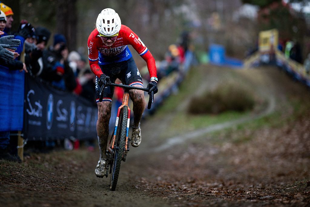 UCI Cyclo-cross World Cup Maasmechelen: Puck Pieterse celebrates season ...