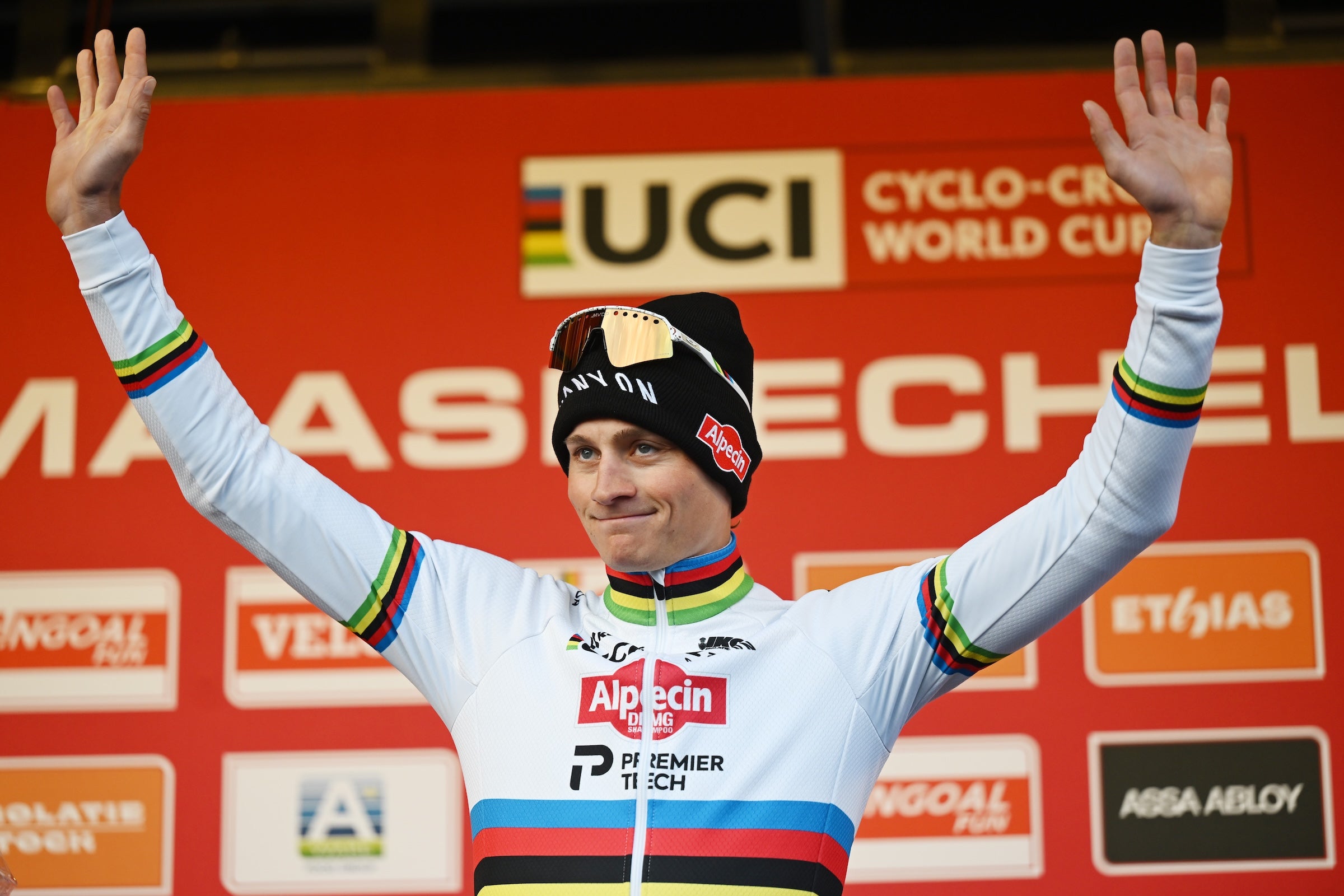 The drama! Ferocious fightback by Van Der Poel salvages 100 percent win ...