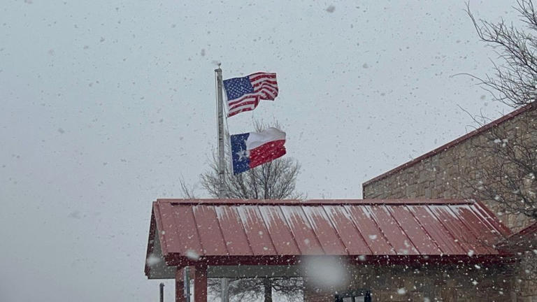 Winter storm blankets Texas Panhandle, heavy snow disrupts travel on I ...
