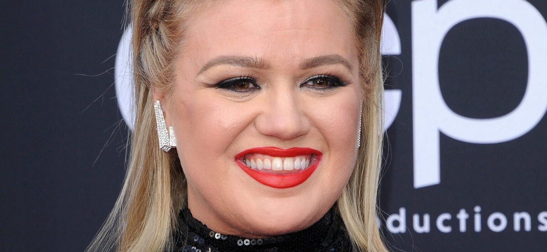 Kelly Clarkson said to be 'one foot out the door' as talk show exit ...