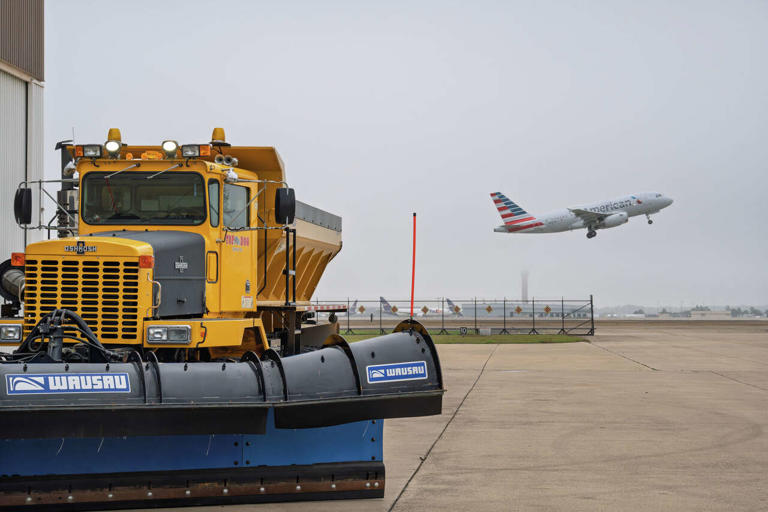 Houston airports will begin deicing treatments at IAH and Hobby ahead ...