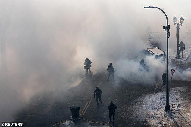 Chaos erupts in Minneapolis as agents fire tear gas and pepper balls at ...
