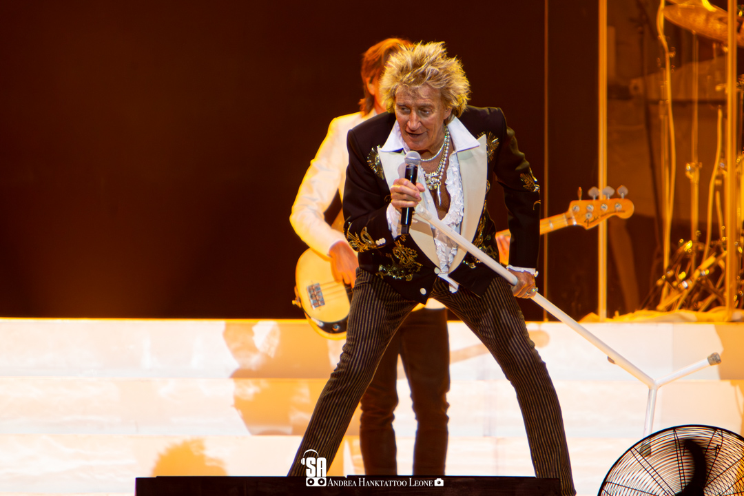 Rod Stewart attacca Trump: “Insopportabili le parole sui nostri soldati”