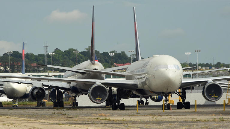 Flight cancellations at Alabama airports as winter weather continues