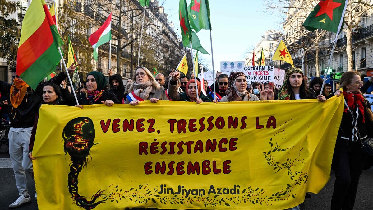 Paris : plusieurs milliers de personnes manifestent en soutien aux ...