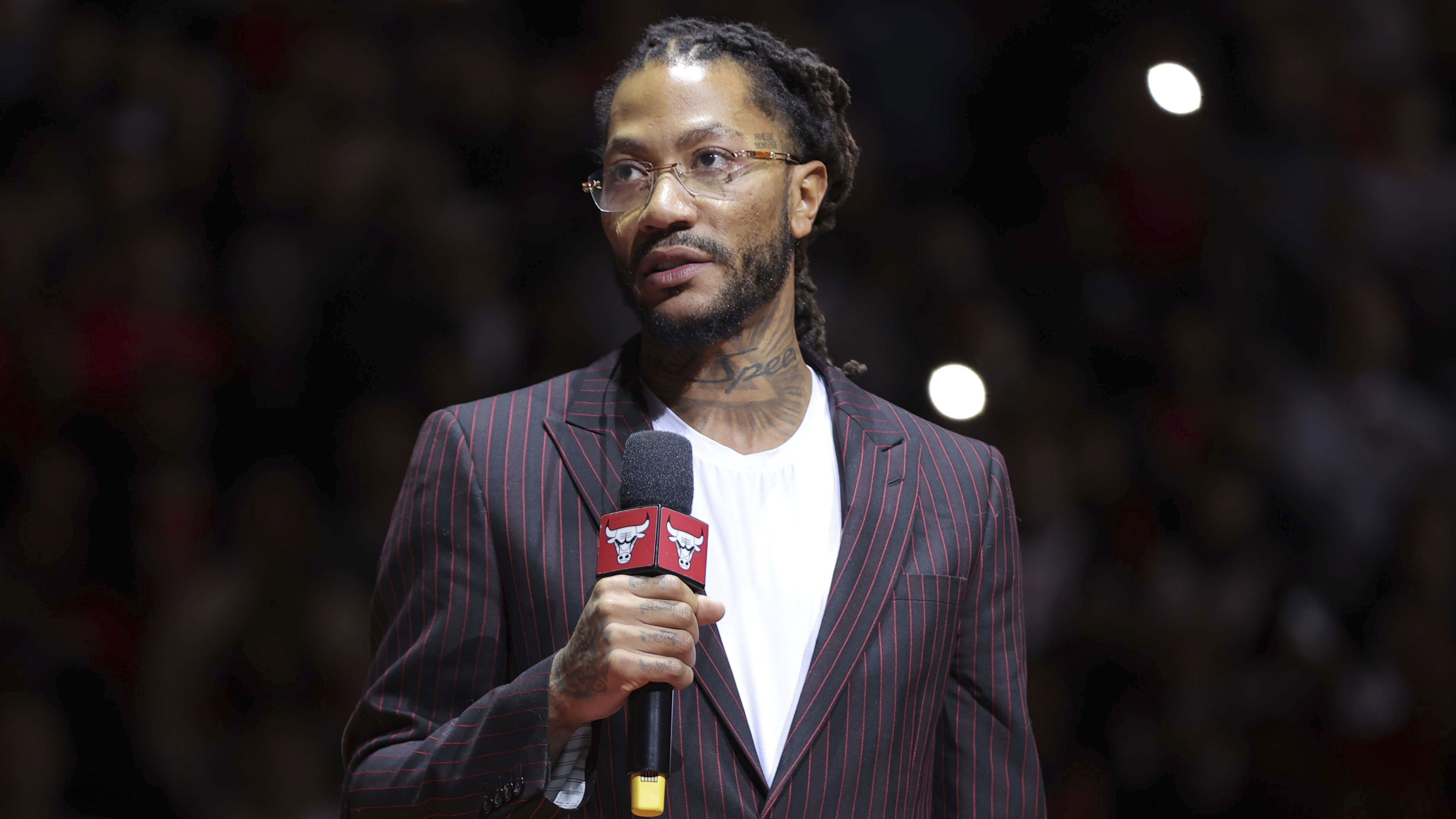 Chicago Bulls honor Derrick Rose with jersey retirement ceremony, fans ...