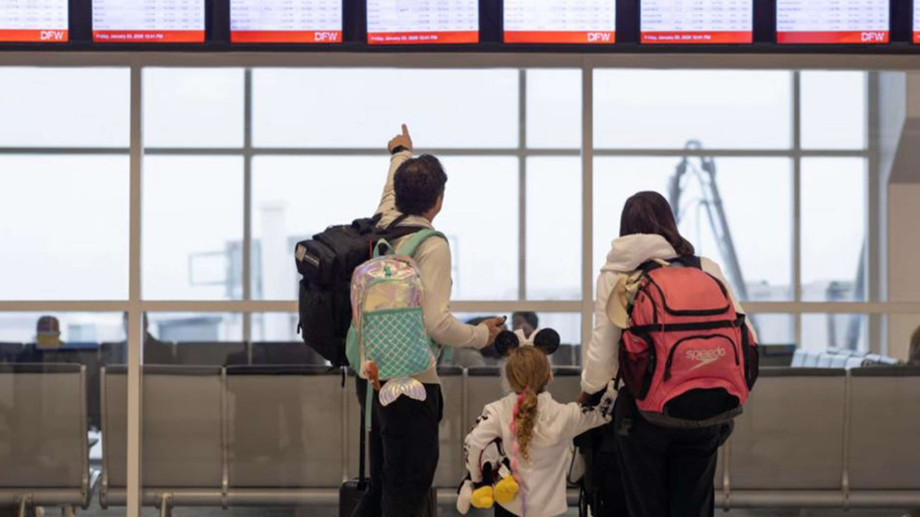 Winter storm conditions cancel more than 9,000 flights