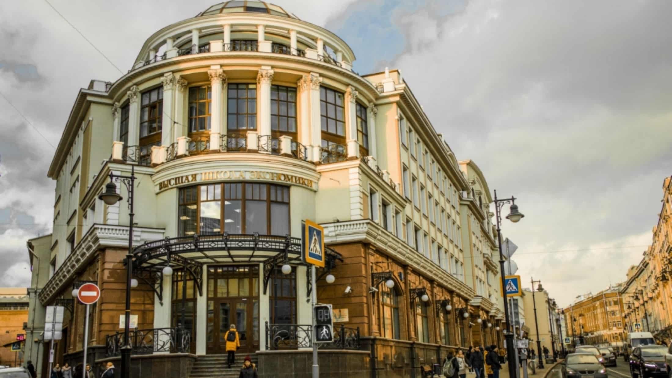 Elite Moscow university offers students bonuses to join Russian ...