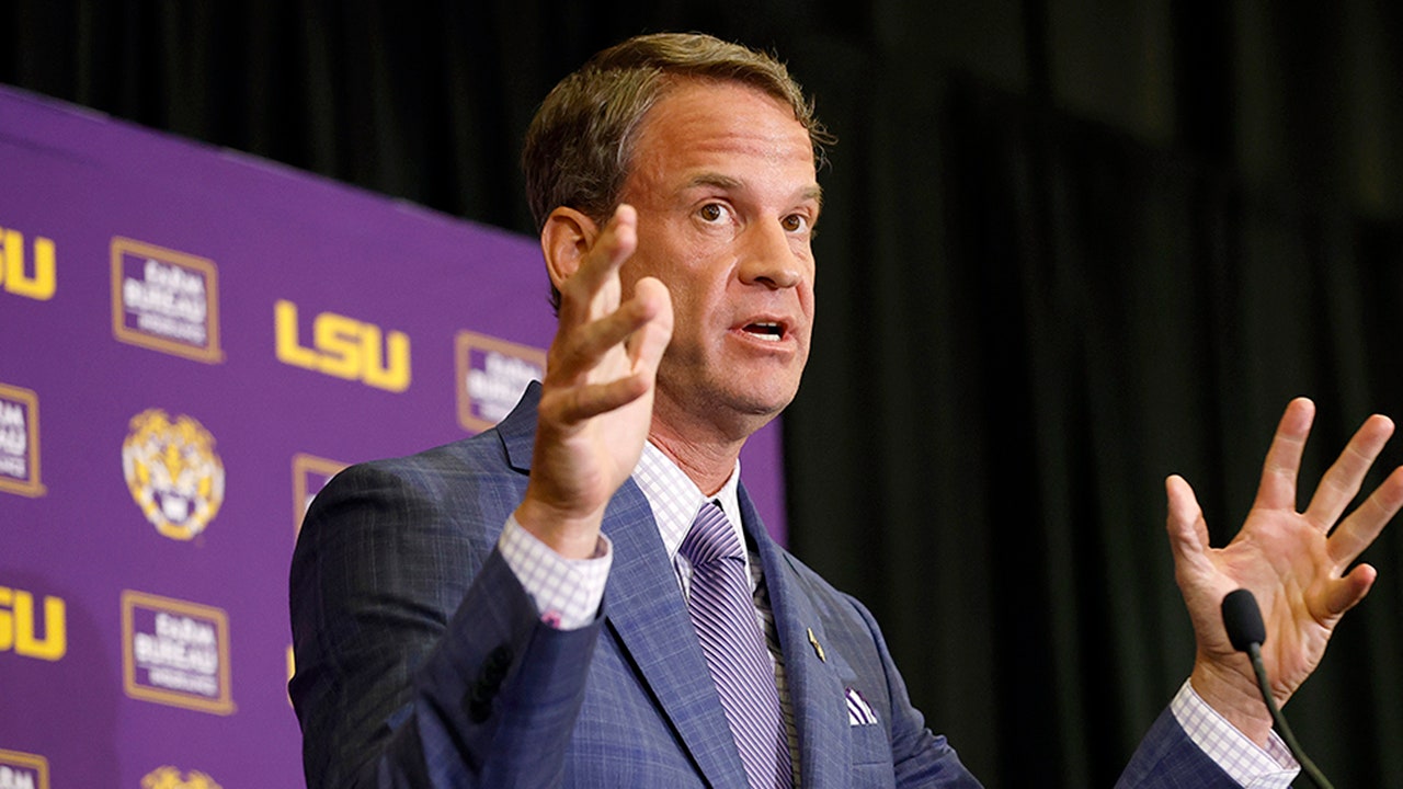 LSU's Lane Kiffin posts then deletes Trump-tagged photo of hats ...