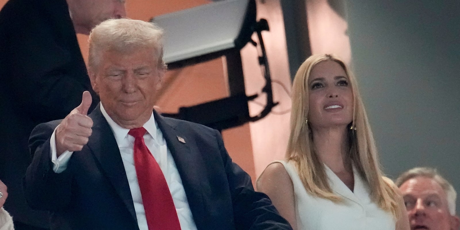 Donald Trump dissar Super Bowl: "För långt bort"