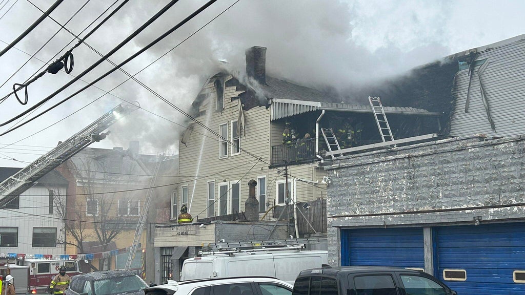 7 people displaced as firefighters battle four-alarm fire in Pittsburgh ...