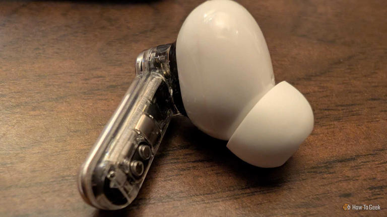 Nothing Ear (3) review: Decent sound with mediocre microphones