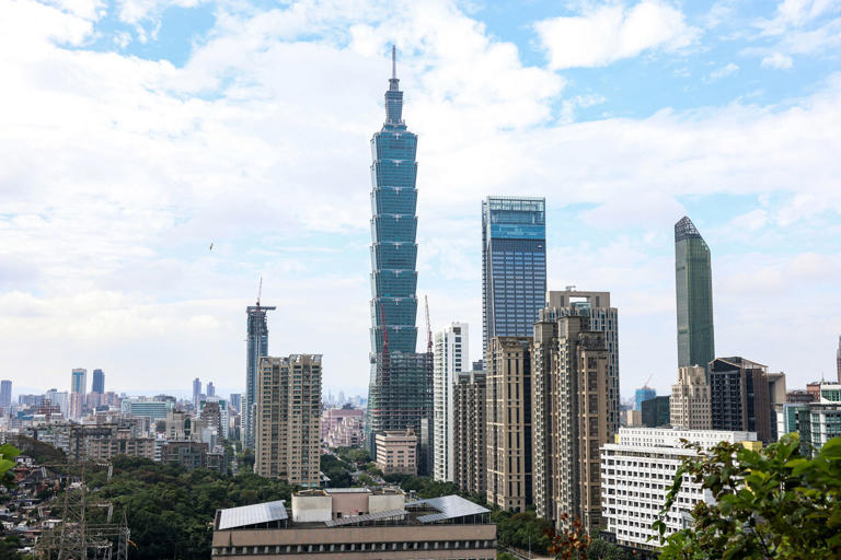 Netflix’s Skyscraper Live gets underway: updates