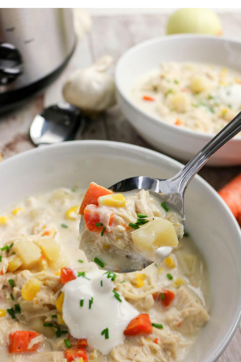 Slow cooker chicken corn chowder