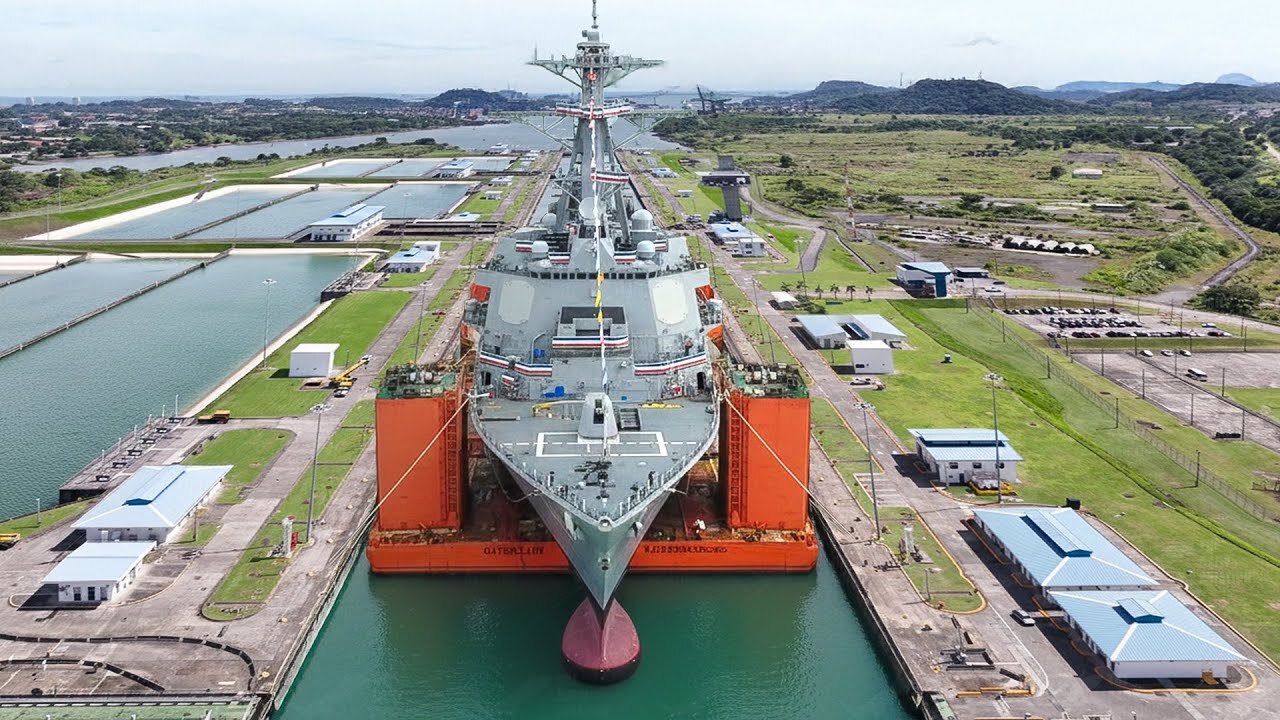 How massive US warship passes through the genius Panama Canal locks