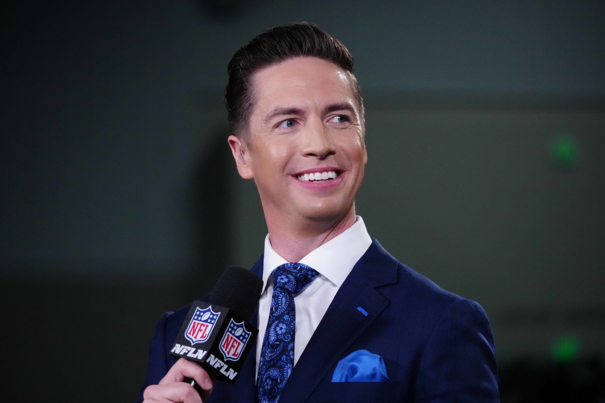 NFL insider Tom Pelissero facing backlash for AI photo use in news report