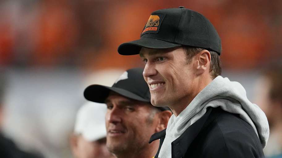 Tom Brady issues strong message on $2.6 million college football QB
